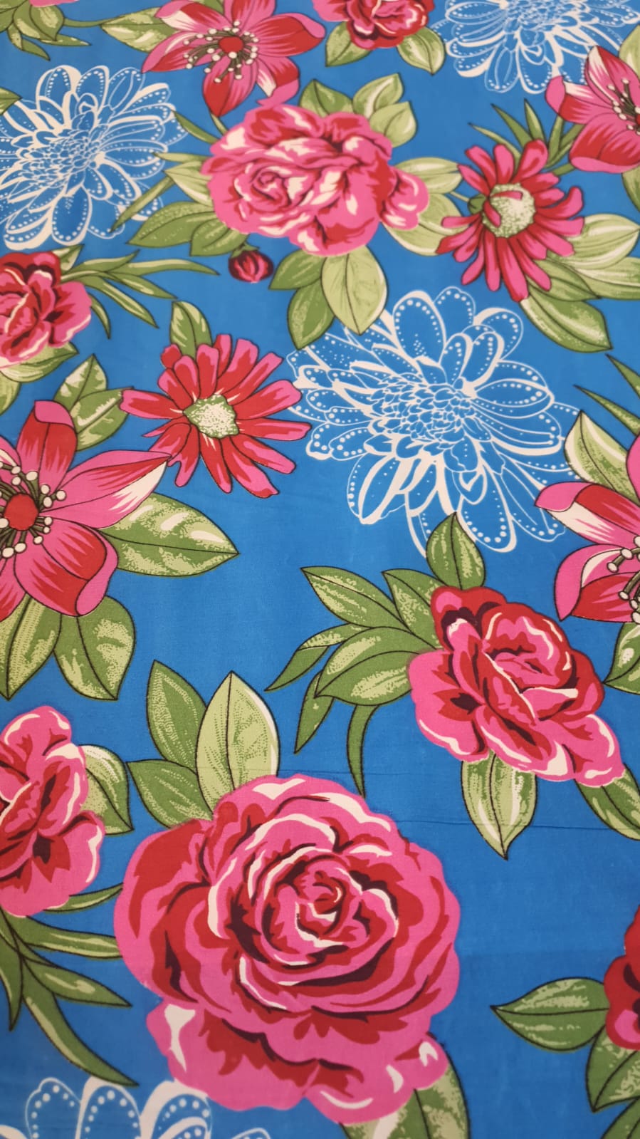 Chitão Estampado Fundo Azul Turquesa Flores Rosas D147 - SóTecidos ...