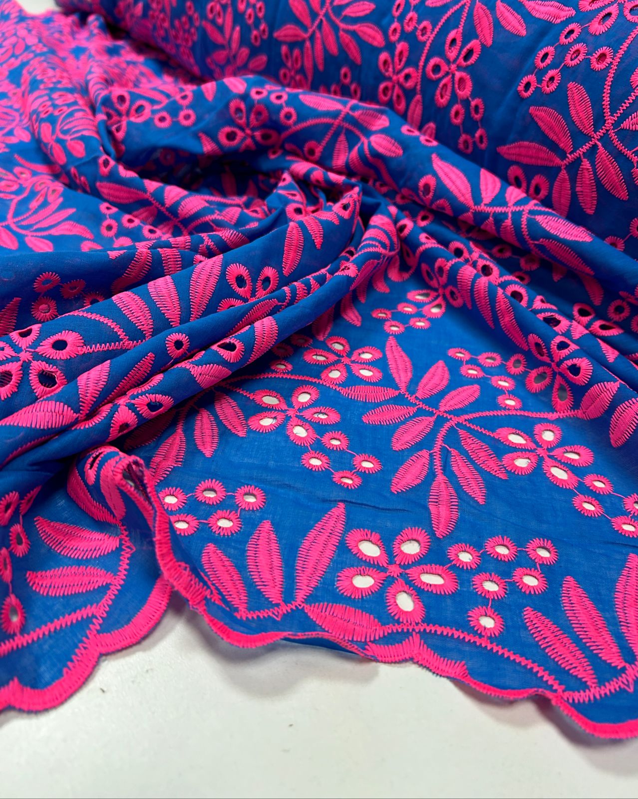 Layse Summer Neon Azul Turquesa Com Pink - Só Tecidos - Todo site em ...