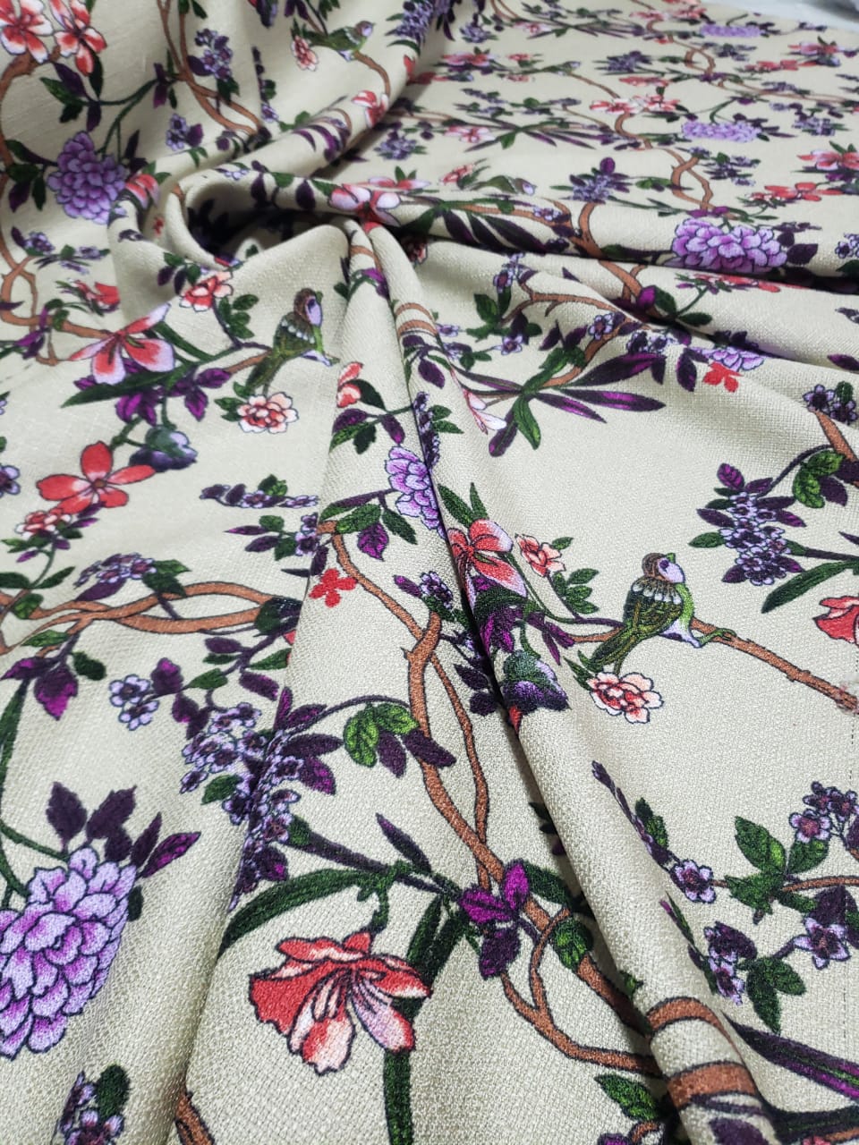 Linho Verano Estampado Flores Fundo Areia - Só Tecidos