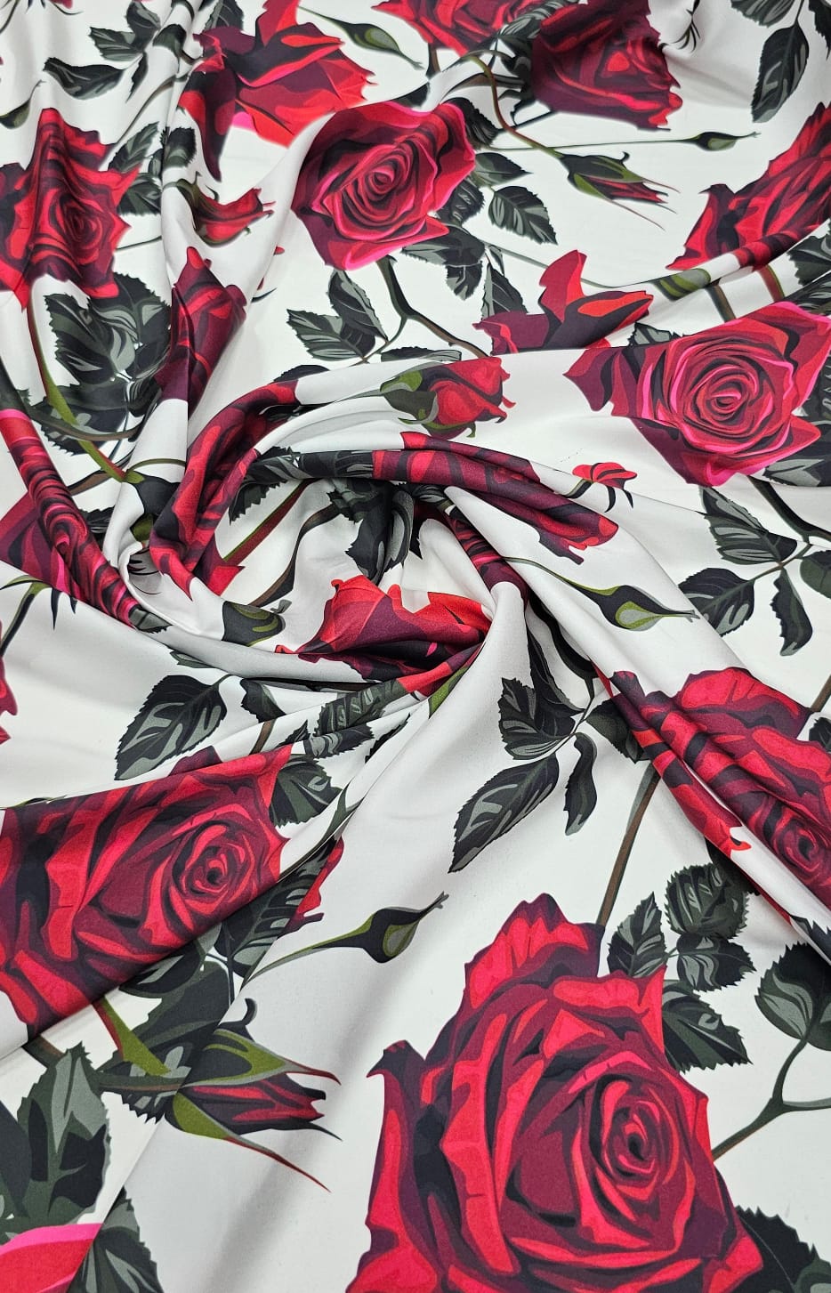 Seda Estampada Gloss Digital Fundo Branco com Rosas - Só Tecidos