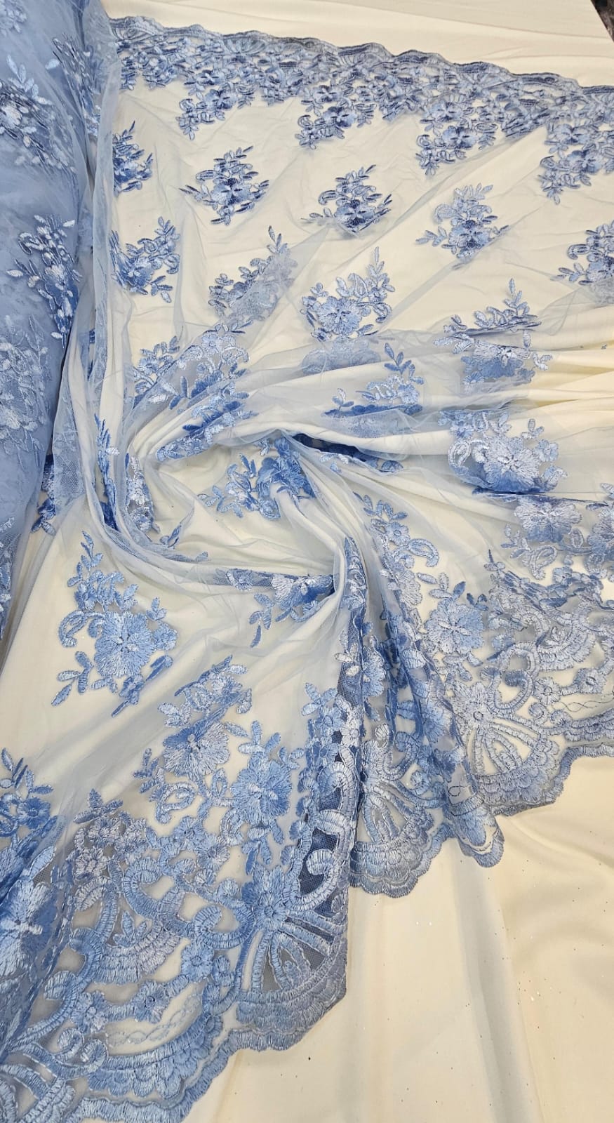 Tule Bordado com Bico Azul Serenity Modelo N27 - Só Tecidos - Todo site ...