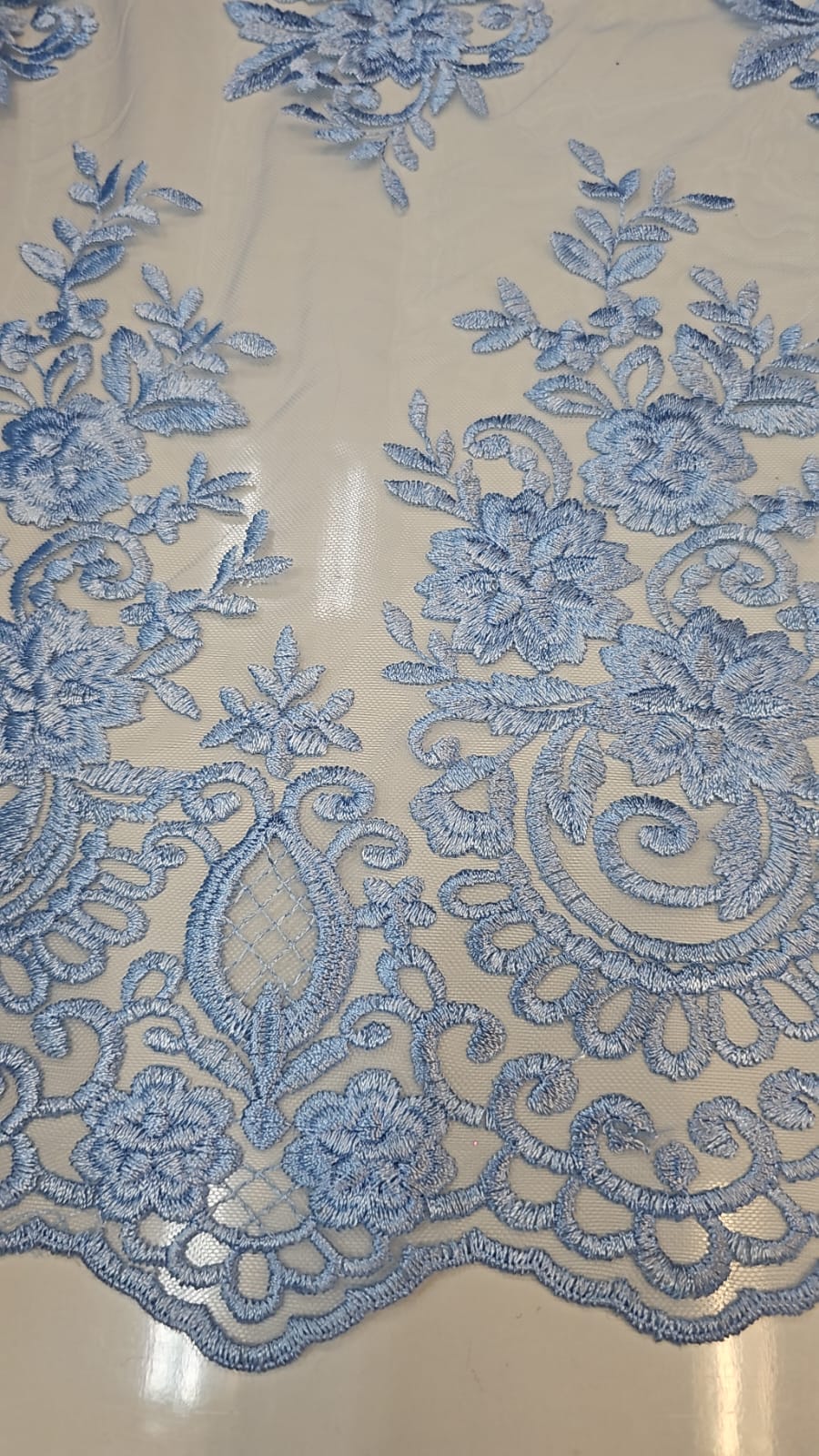 Tule Bordado com Bico Azul Serenity Modelo N30S27 - Só Tecidos