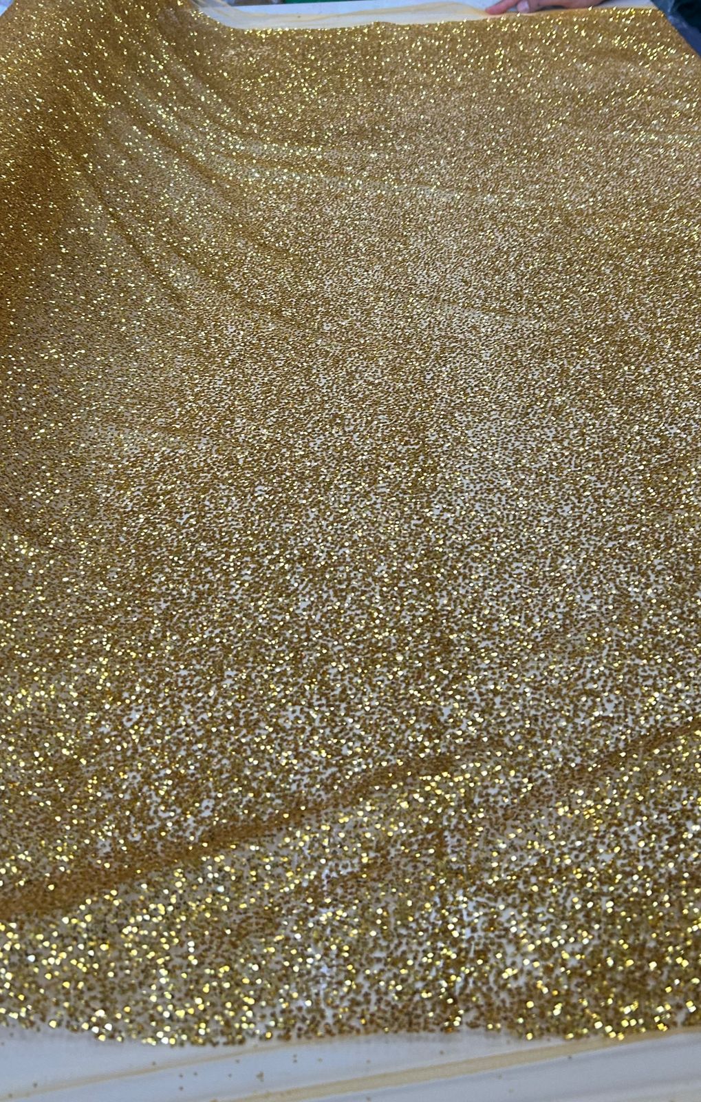 Tule com Glitter Dourado Ouro Pesado 02 - Só Tecidos
