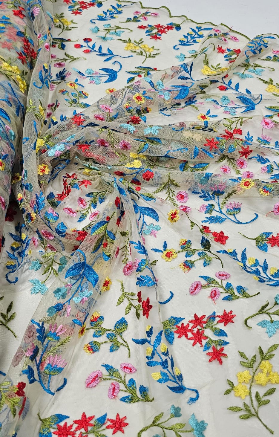Tule Bordado Multicolor Primavera Azul Turquesa Modelo A4 - Só Tecidos ...