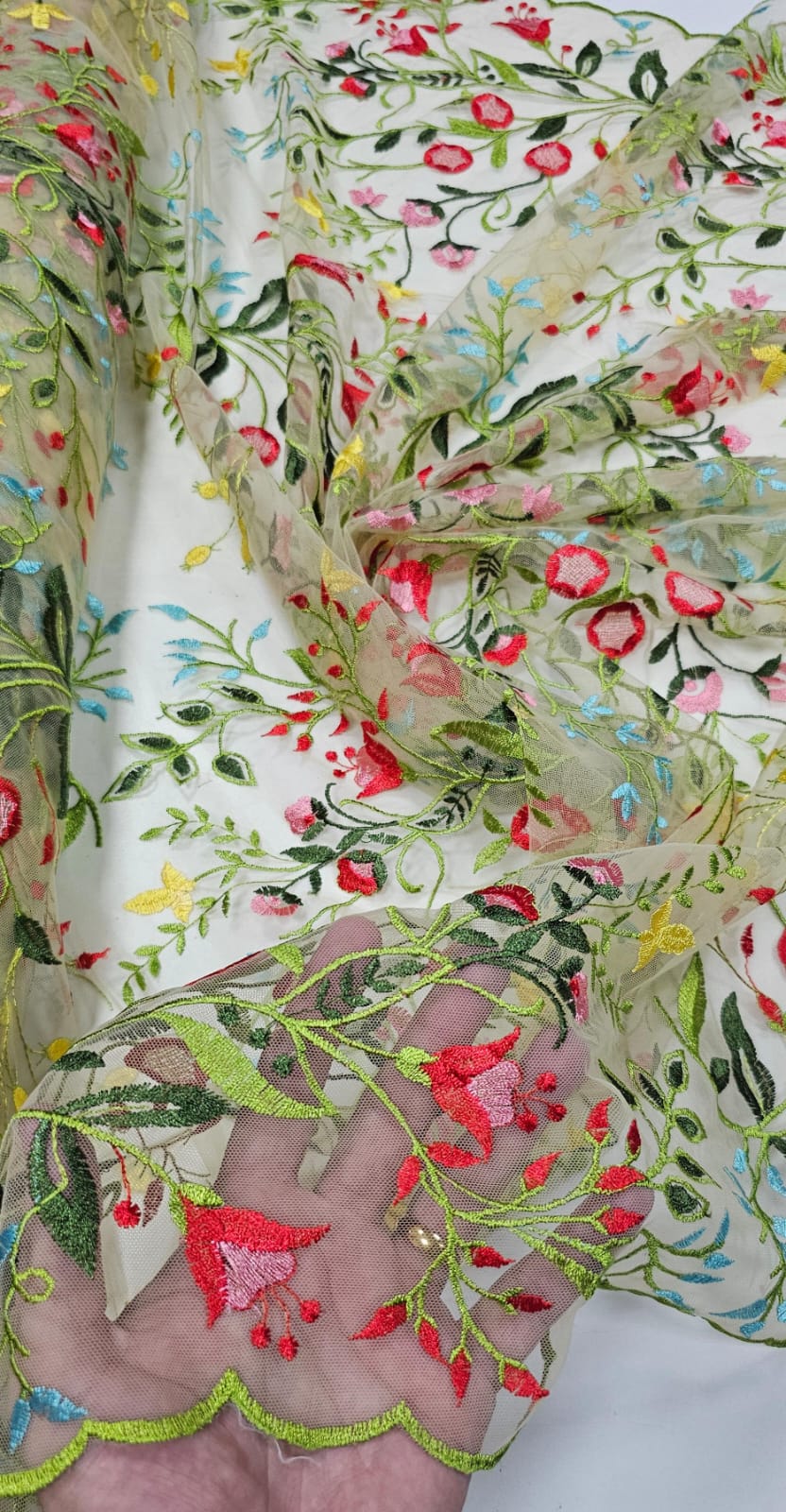 Tule Bordado Multicolor Primavera Modelo A2 - Só Tecidos - Todo site em ...