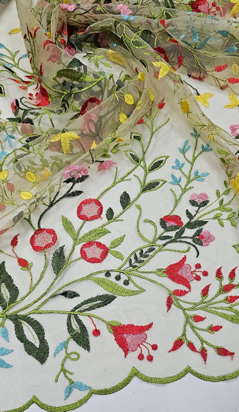 Tule Bordado Multicolor Primavera Modelo A2 - Só Tecidos - Todo site em ...