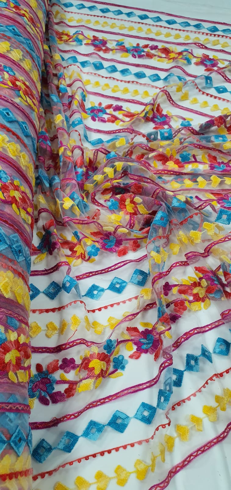 Tule Bordado Summer Étnico Azul e Amarelo - Só Tecidos - Todo site em ...