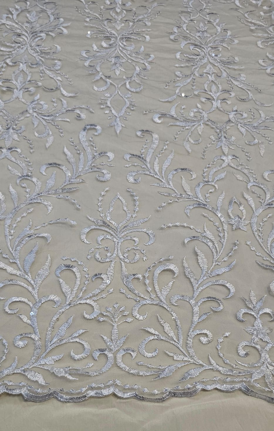 Tule Bordado com Pedrarias e Arabescos Branco 860C - Só Tecidos - Todo ...