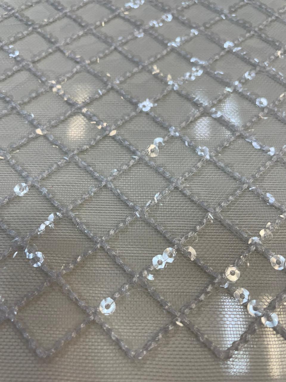 Tule Bordado Branco com Treliças e Paetês Transparentes - Só Tecidos