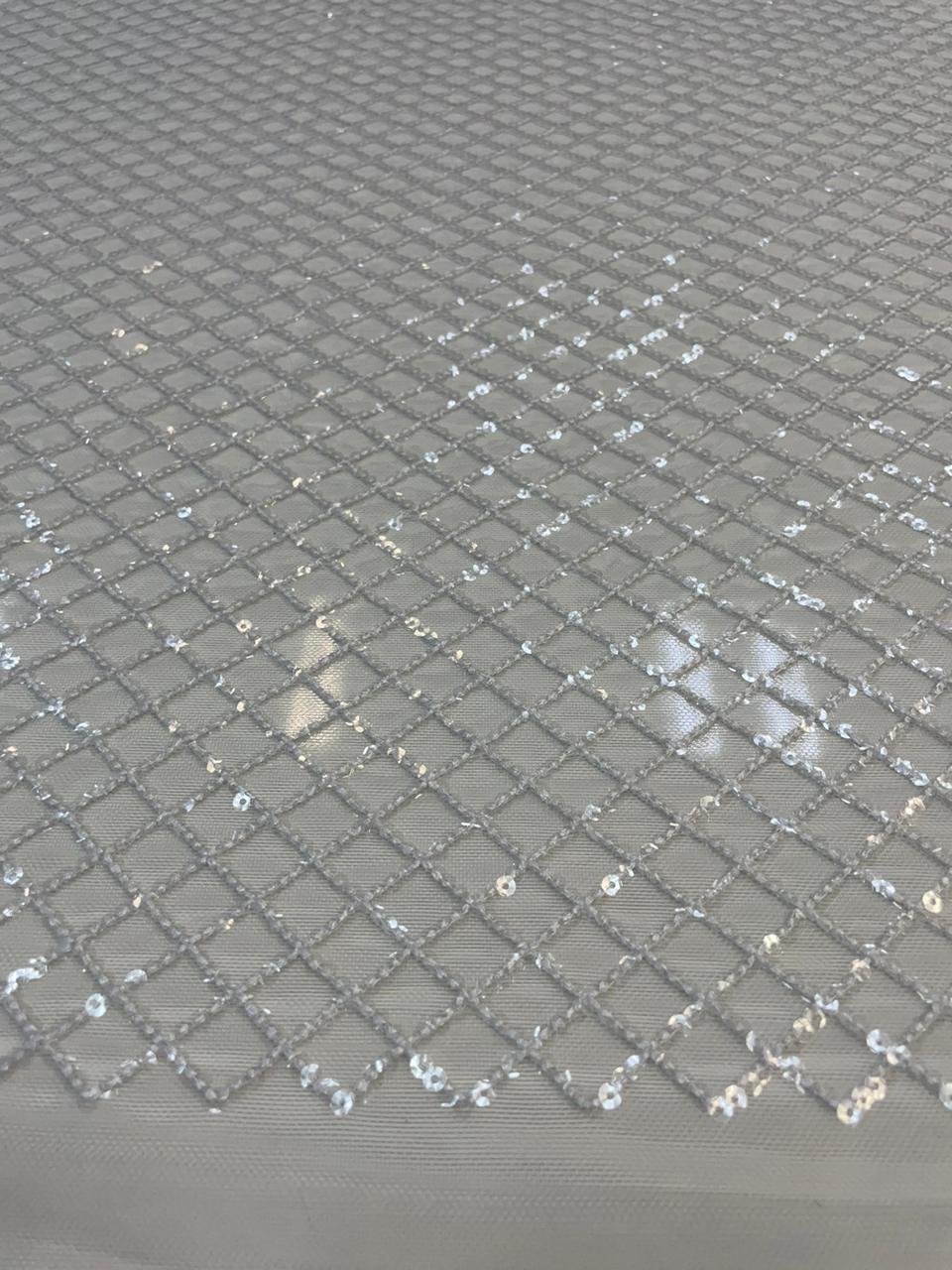 Tule Bordado Branco com Treliças e Paetês Transparentes - Só Tecidos