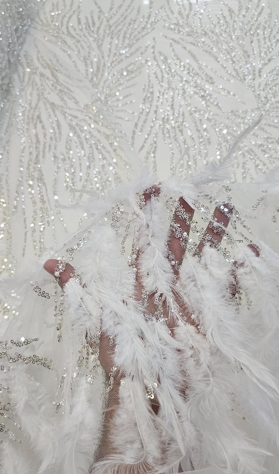 Tule Bordado Premium Com Pedrarias e Plumas Off White - Só Tecidos ...