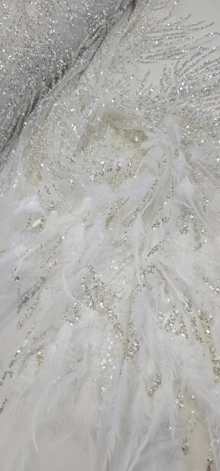 Tule Bordado Premium Com Pedrarias e Plumas Off White - Só Tecidos ...