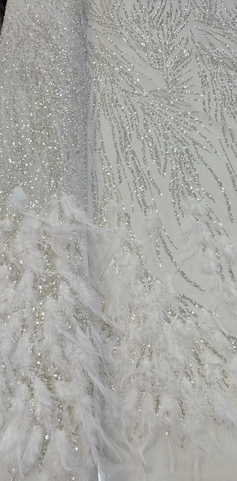 Tule Bordado Premium Com Pedrarias e Plumas Off White - Só Tecidos ...