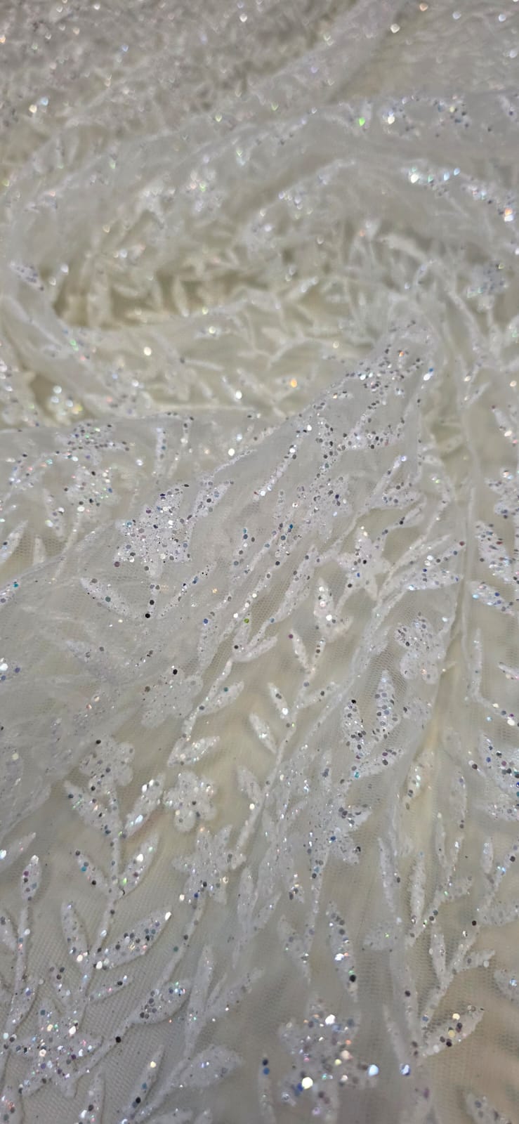 Tule com Glitter Ramos em Alto Relevo Branco - Só Tecidos